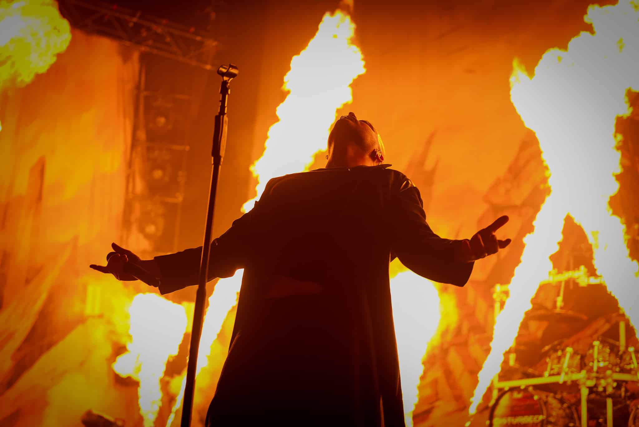 Disturbed's Pyro Sets Off Sprinkler System During "Inside The Fire ...